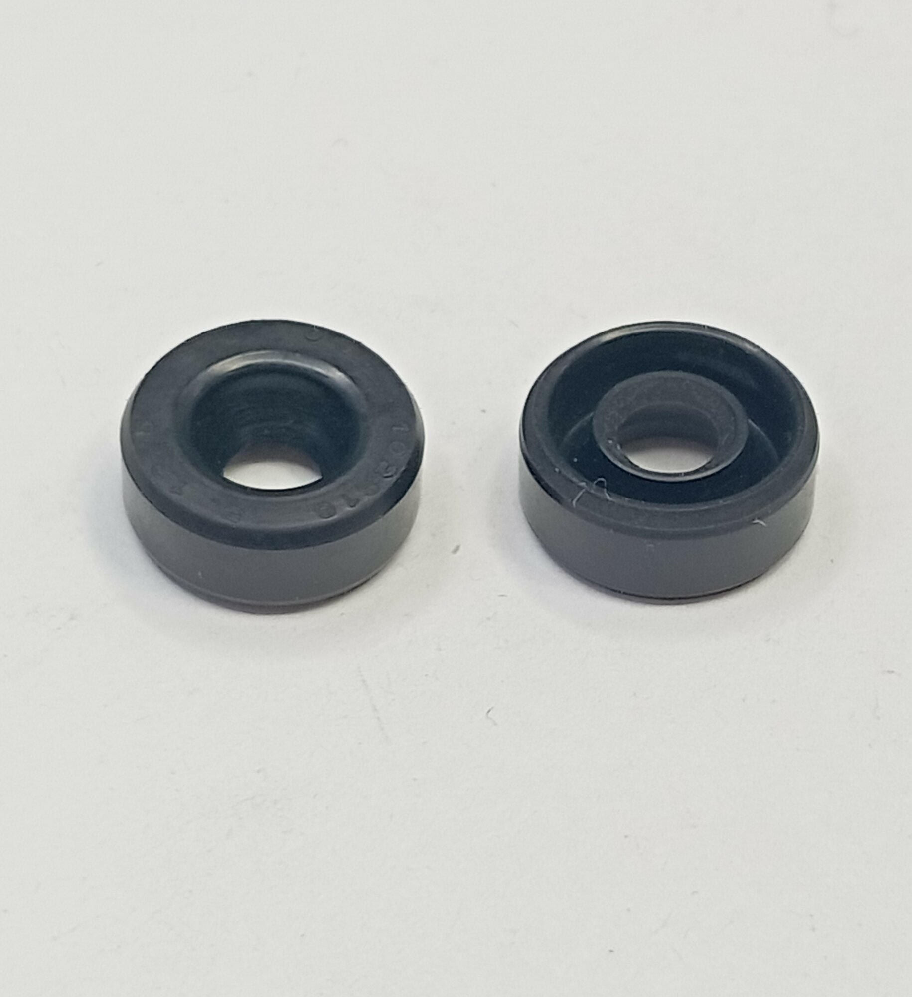 Сальник 5x12x5 VC NBR-70-K-01B/C/C SOG маслобензостойкий (манжета армированная)