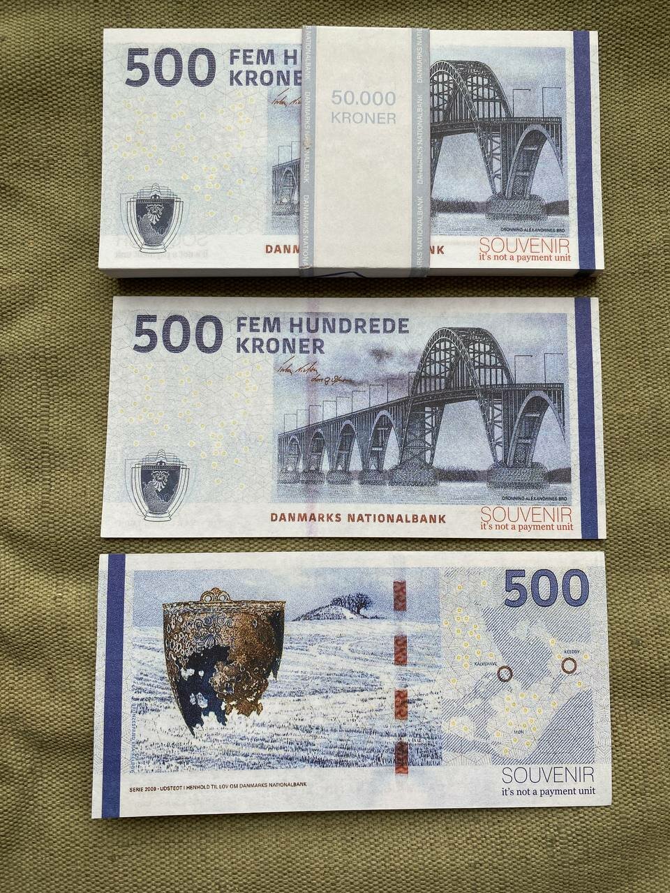Пачка сувенирных денег 500 крон (Дания), 90 купюр (билеты банка приколов, бутафорские пачки)