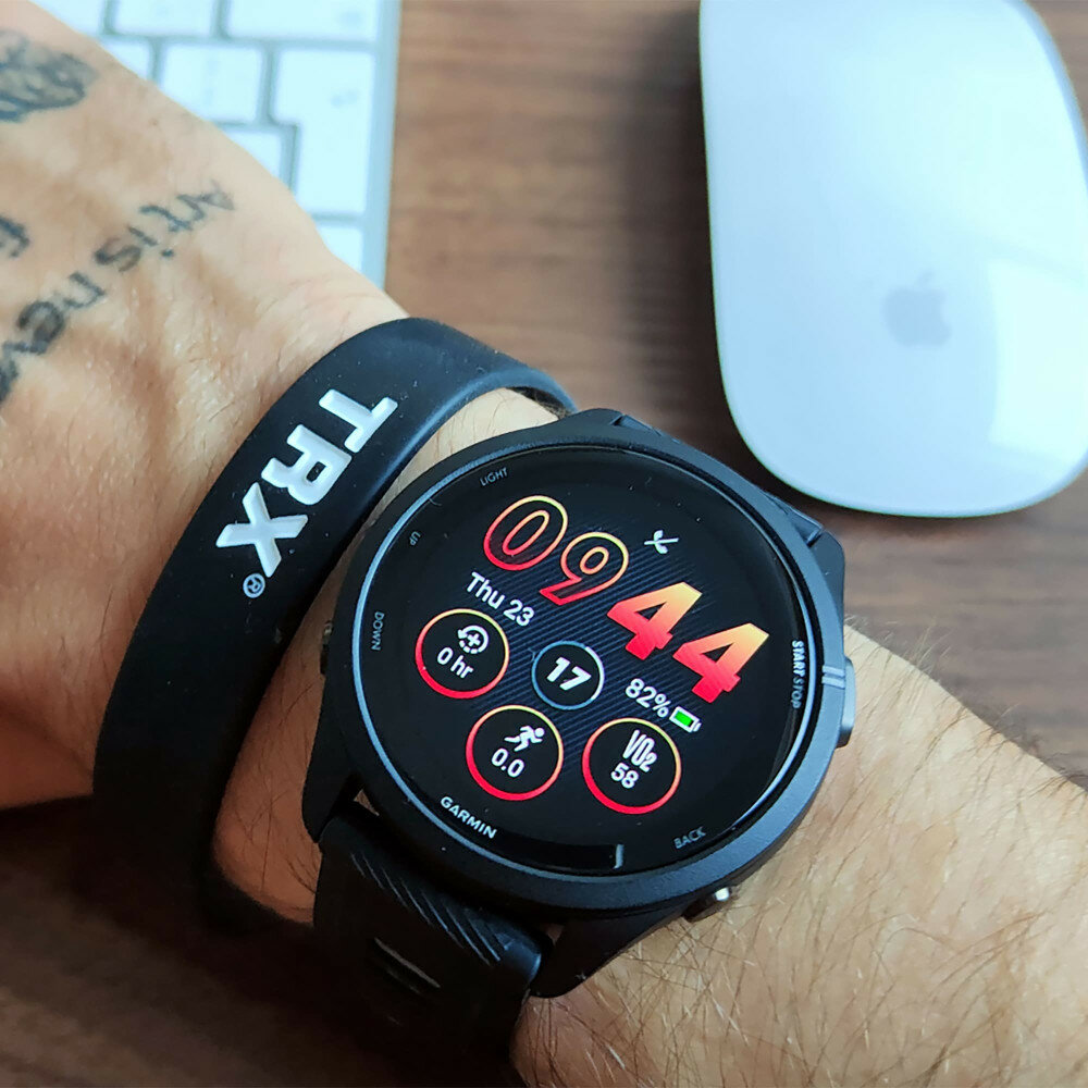 Смарт-часы Garmin Forerunner 265 AMOLED черный, 010-02810-10, GPS/ГЛОНАСС/Galileo. европейская версия