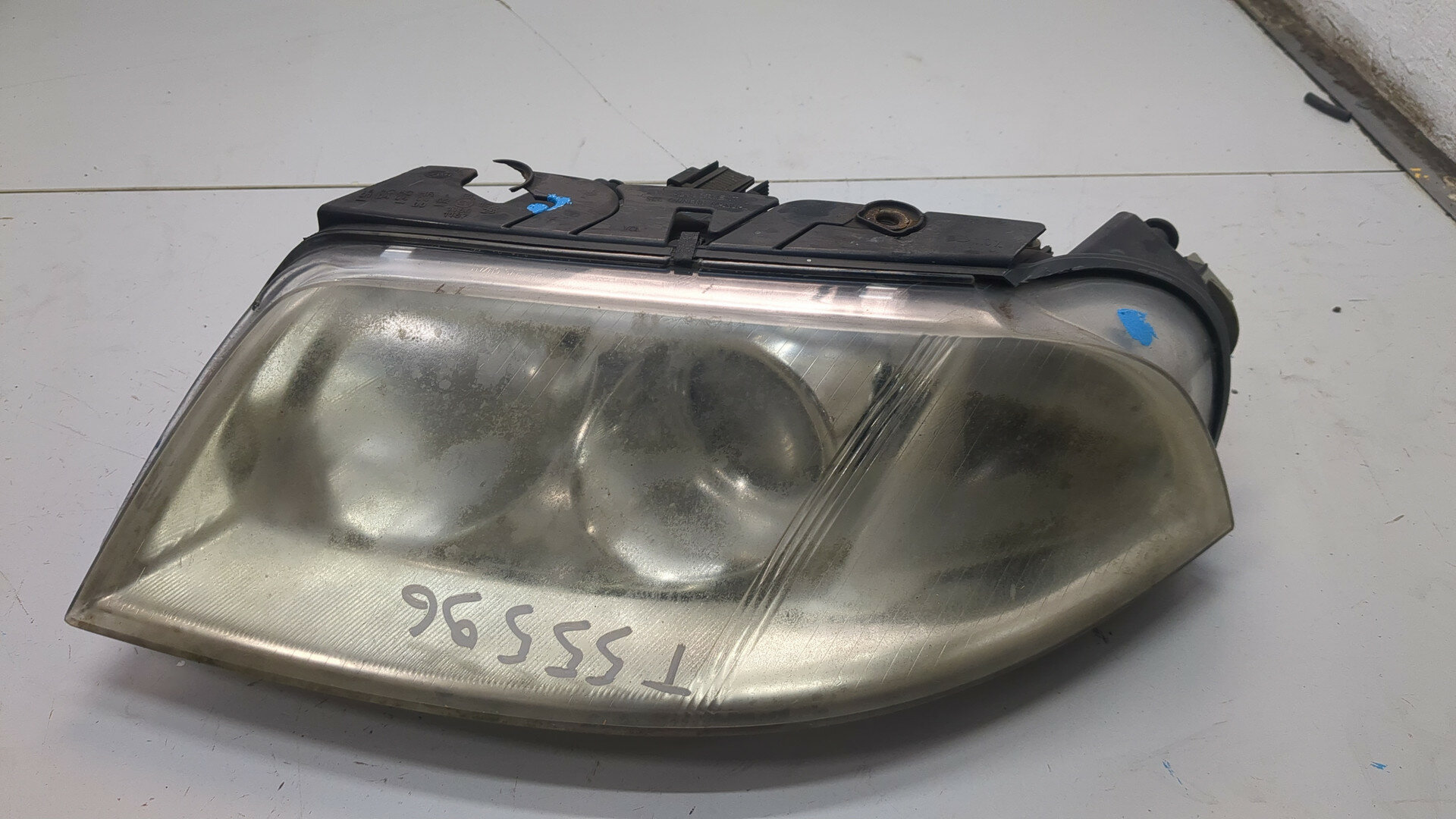 Фара (передняя) левая Volkswagen Passat 5 Б/У