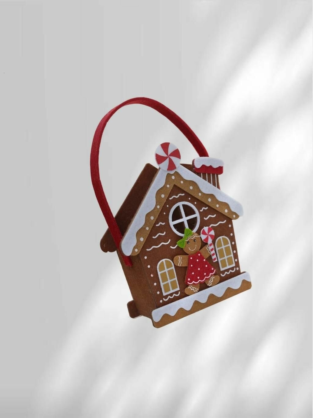 Домик из имбирного печенья на Новый год, - C