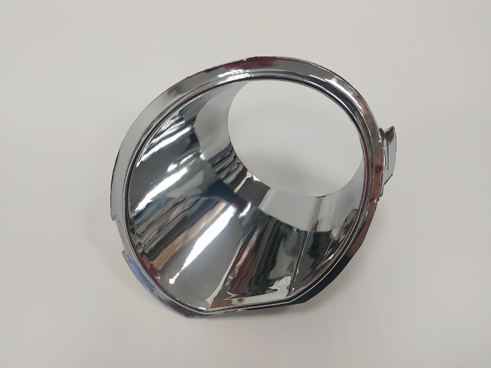 Накладка фары противотуманной правой (хром) Geely MK Cross [1.5 16V 5MT хетчбэк] 101800615101