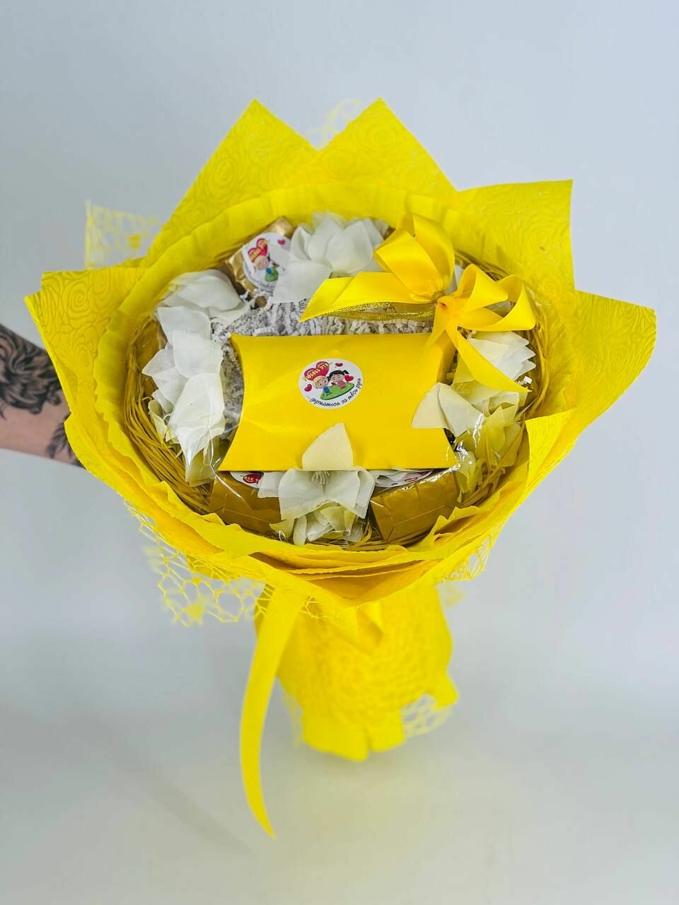 Чайный букет с орешками, подарок на 14 февраля и 8 марта