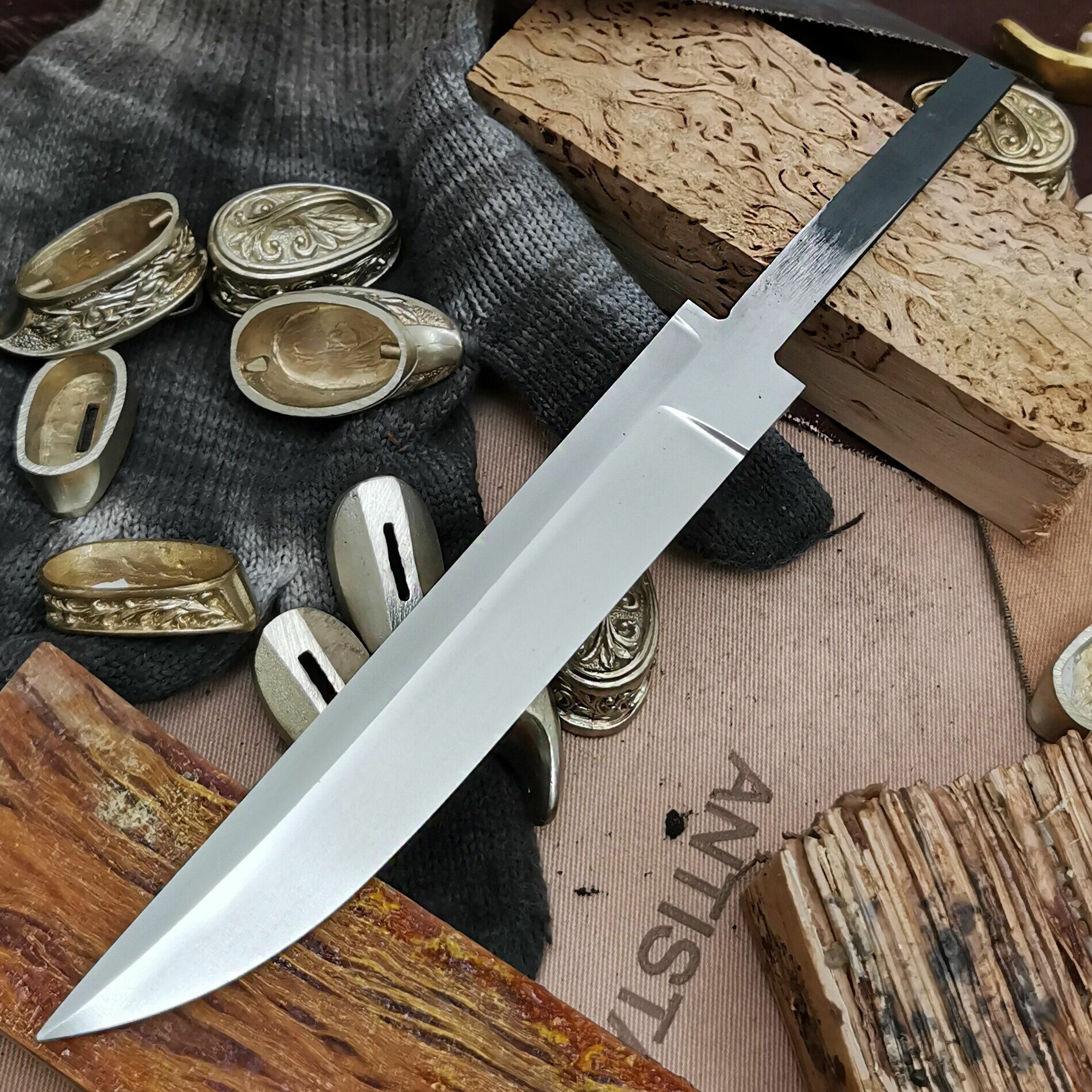 Клинок Финка-пуукко с пятой из кованой стали Х12МФ, ромб в сечении