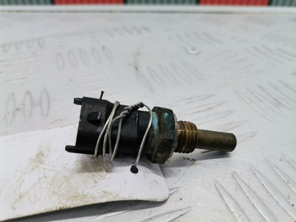 Датчик температуры охлаждающей жидкости Opel Astra H 55591401 арт. 2049448