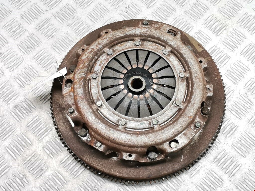 Маховик (демпфер сцепления) Opel Astra G 55572815 арт. 1943624