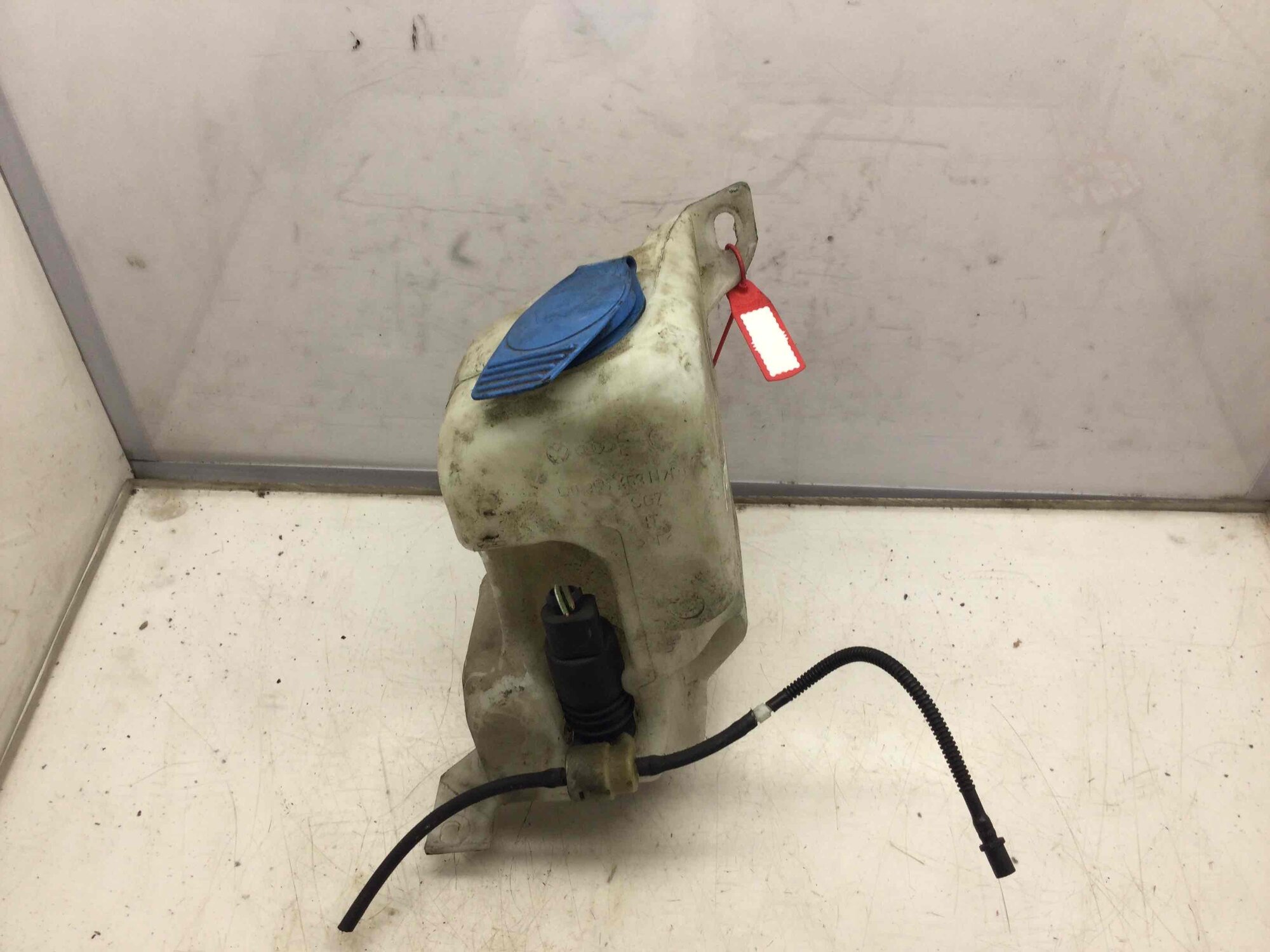 Б/У Бачок омывателя Volkswagen Golf 4 поколение (1997-2004) 2000 г.