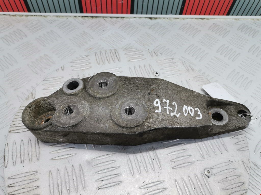 Кронштейн (крепление лапа траверса) кпп Fiat Punto 3 Grande Punto (199/310) 55566019 арт. 2072269