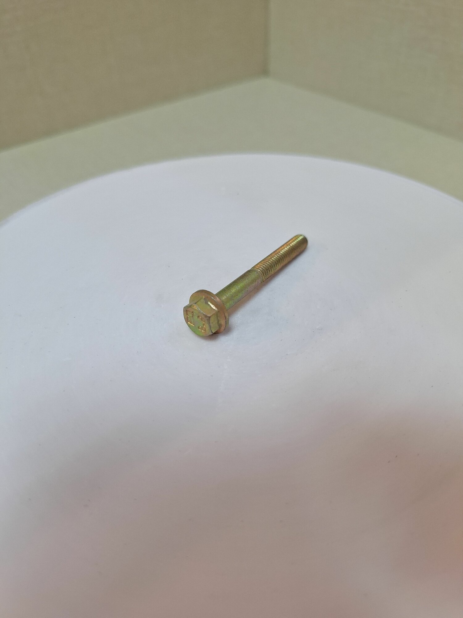 3927220 Болт с фланцем и шестигранной головкой крепления дросселя воздушного ISF2.8 Евро4