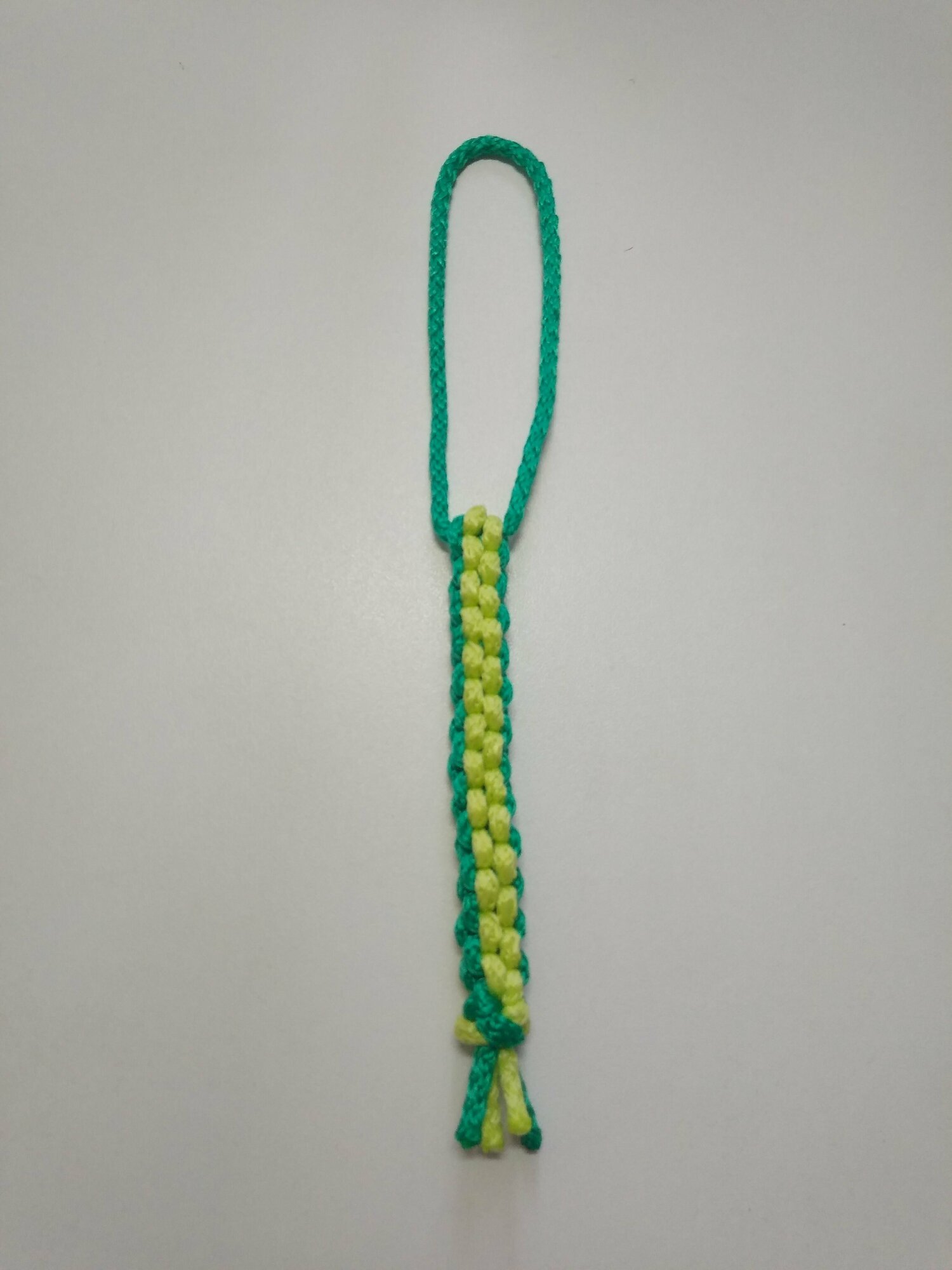 Темляк Pine Art Square Stitch, длина 15 см, зеленый/салатовый