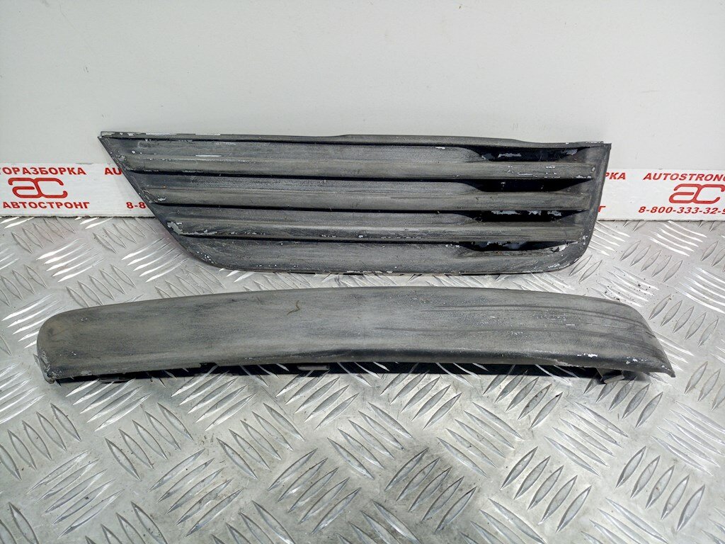 Решетка (заглушка) в бампер левая Ford Focus 2 1337350 арт. 535703