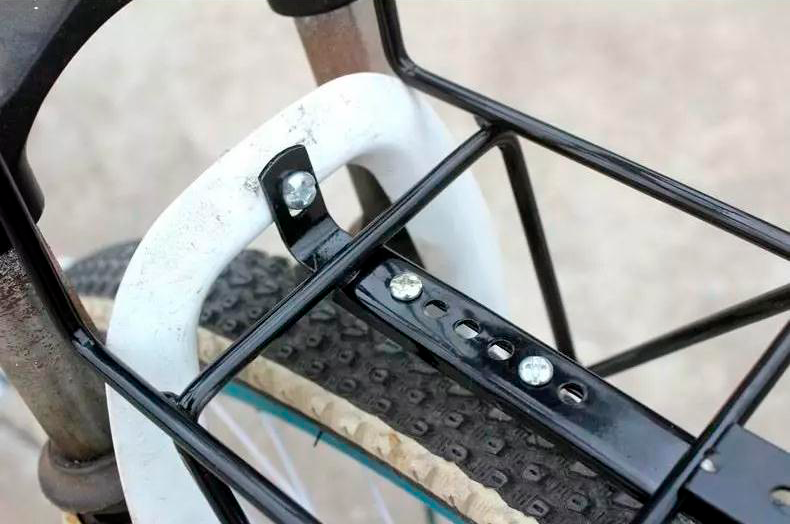 Передний багажник MyPads для велосипеда, горного спортивного черный с креплением на вилку