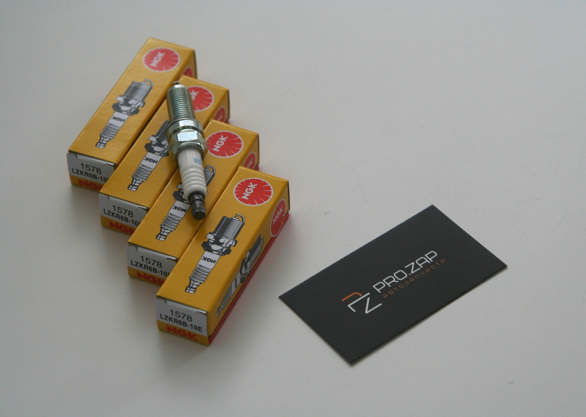 Комплект свечей зажигания 1578 NGK LZKR6B10E