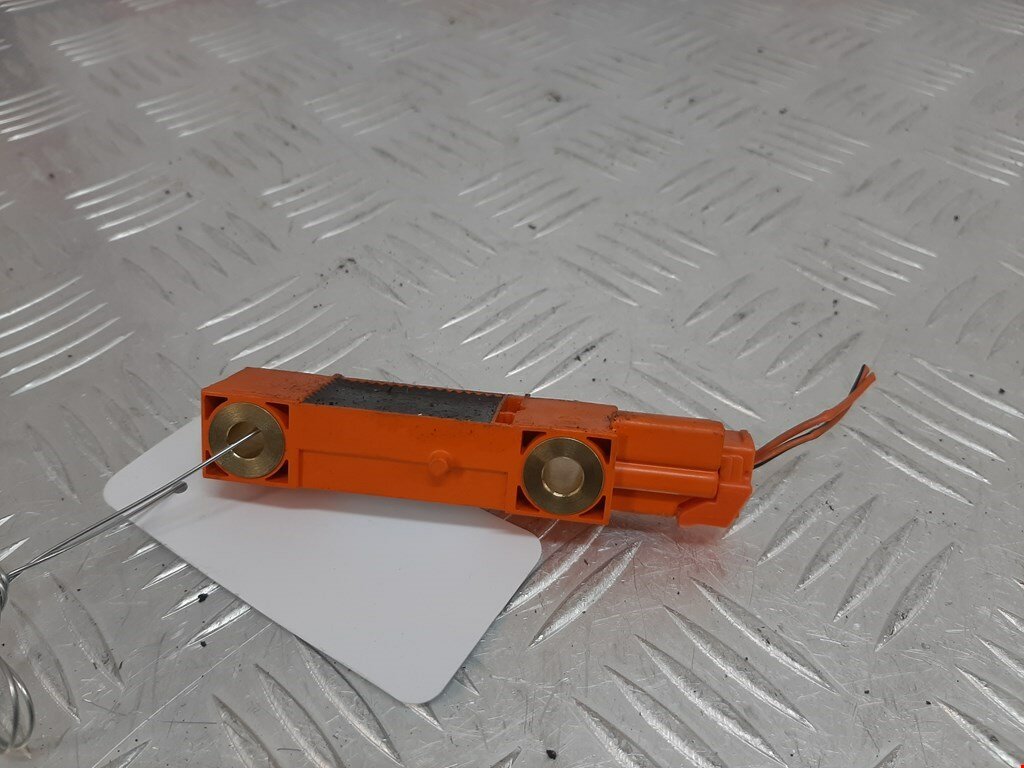 Датчик удара Volvo XC90 1 8651754 арт. 1676441