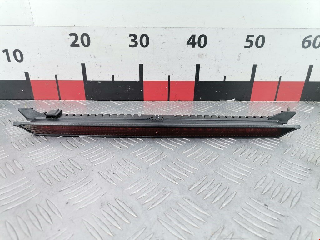 Фонарь дополнительный тормозной (стоп-сигнал) Volkswagen Golf 4 1J6945131C арт. 1867986