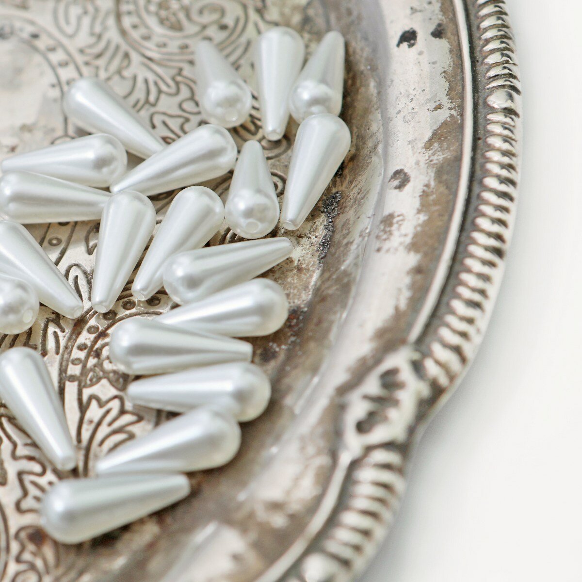 Бусины акриловые жемчуг 50 шт, капельки, белый, 19х8 мм