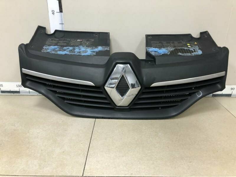 Решетка радиатора Renault Logan 2 2014 кат.номер: 623105727R