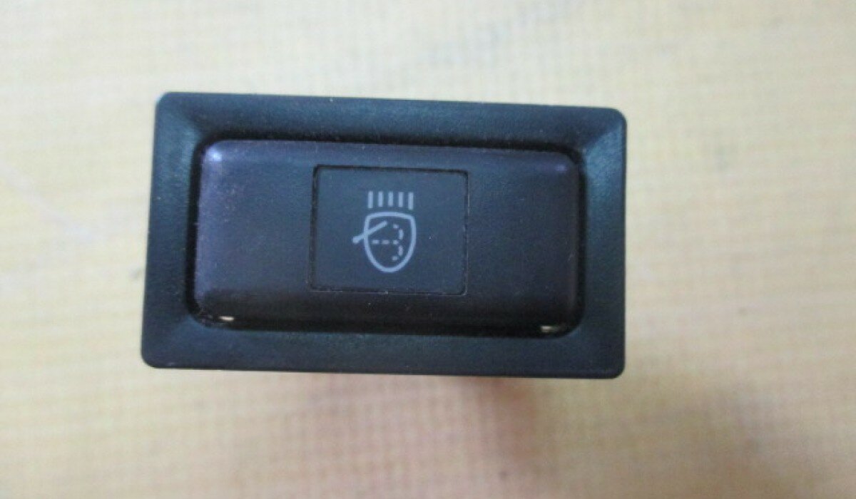 Кнопка многофункциональная Avensis II Toyota 8415005031