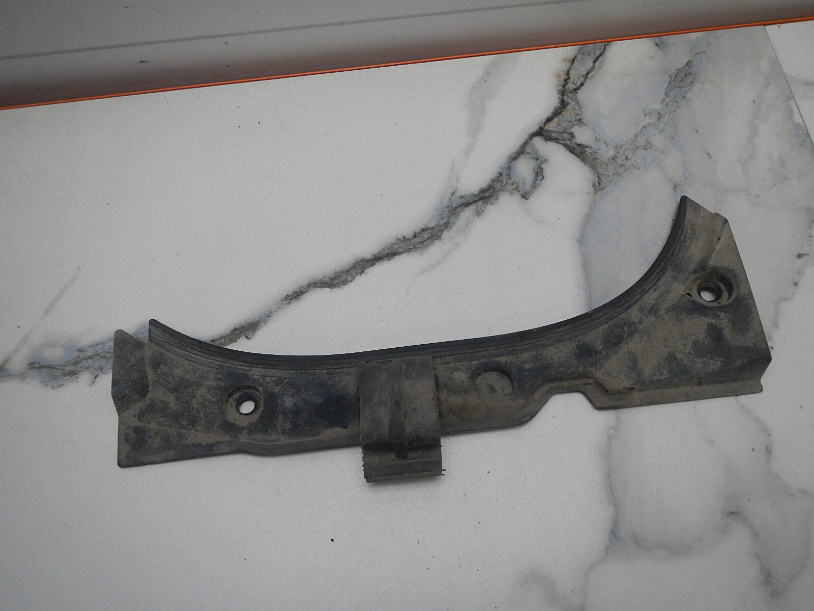 Б/У Накладка (кузов наружный), Audi (Ауди)-A8 (D4) (11-18) AUDI A8 (D4) (11-18) левая Потертости. 625105 VAG арт. 4H0823745C