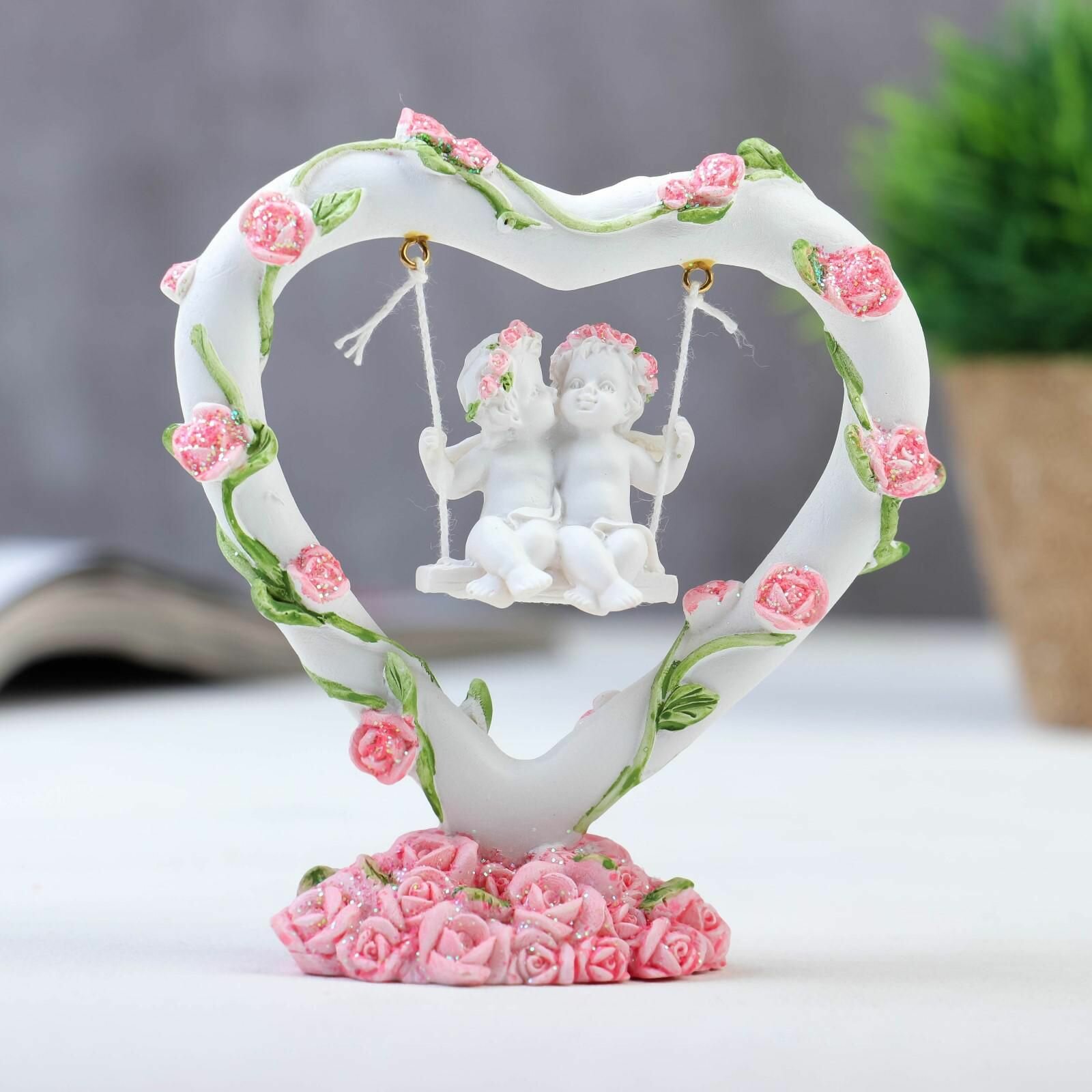 Фигурка подарочная 2 ангелочка на качелях в сердце , в венке из роз, 11х10х4 см