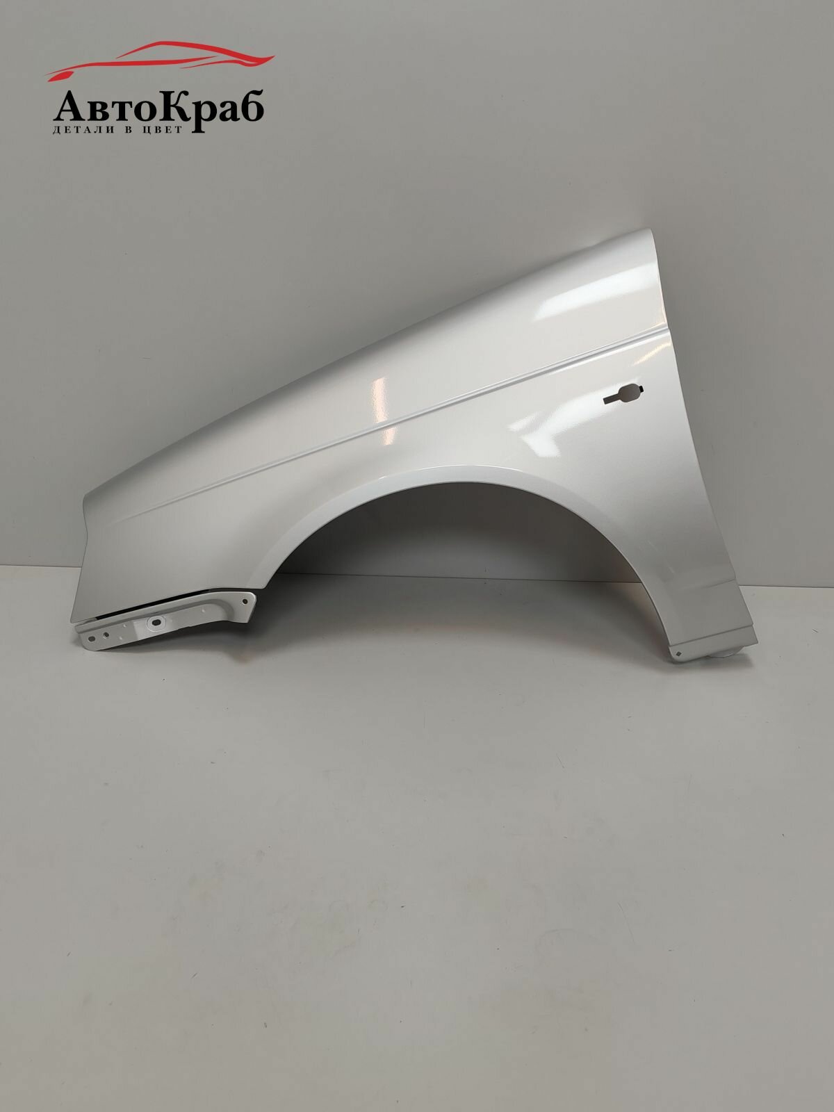 Крыло переднее левое металлическое в цвет для Лада Приора 1 2007 - 2018 г. 690 - снежная королева, серебристый