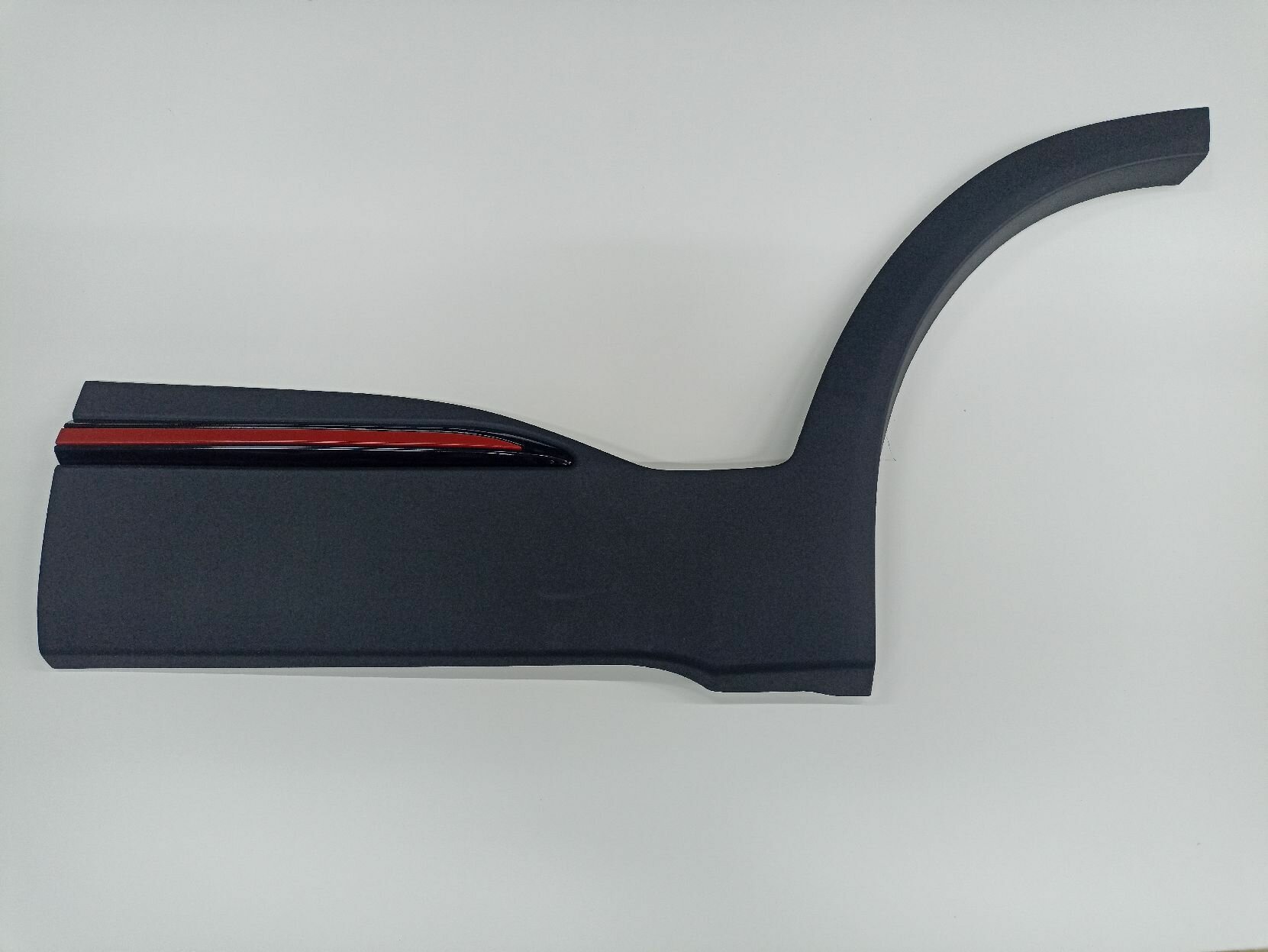 Молдинг двери задней левой (серебро с красной полосой) Chery Tiggo 4 FL (2018+) [1.5 16V 6AMT внедорожник Turbo] 609001082AA