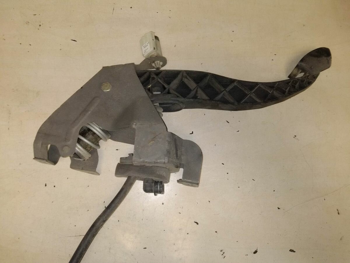 Педаль сцепления цилиндр Volkswagen Transporter T5