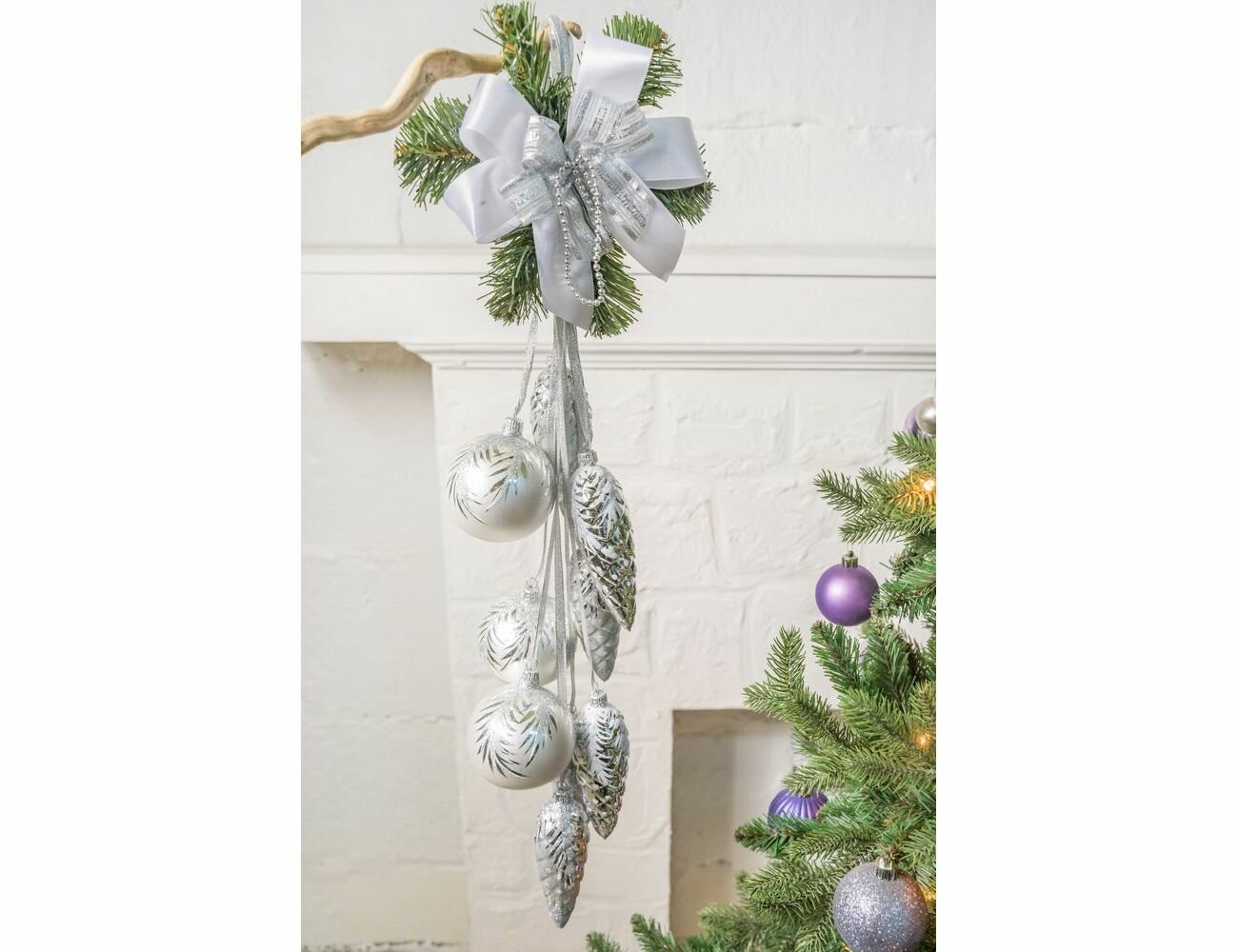 Елочное украшение - гирлянда метелица, белая, 64 см, Елочка С930-бел