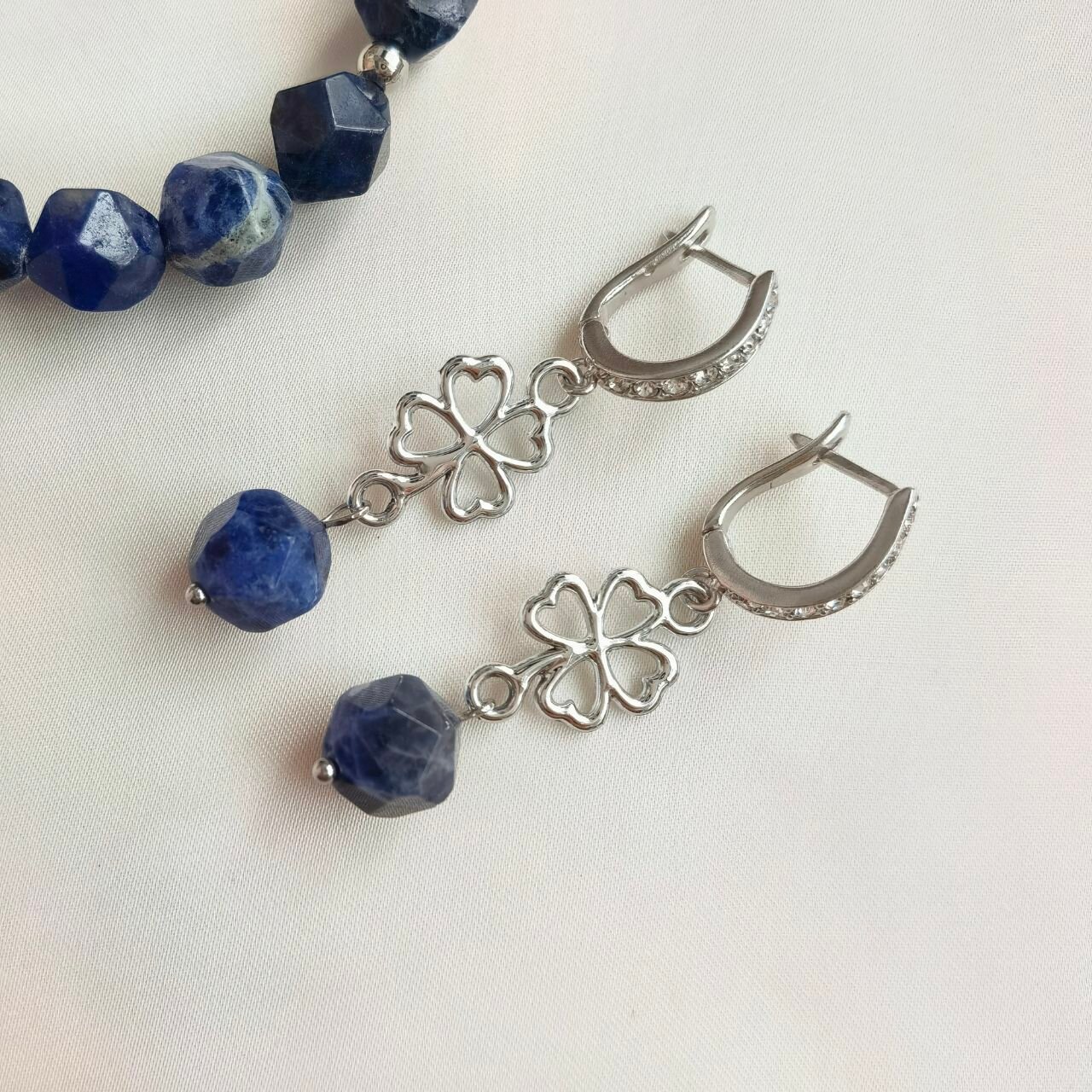 Серьги, содалит