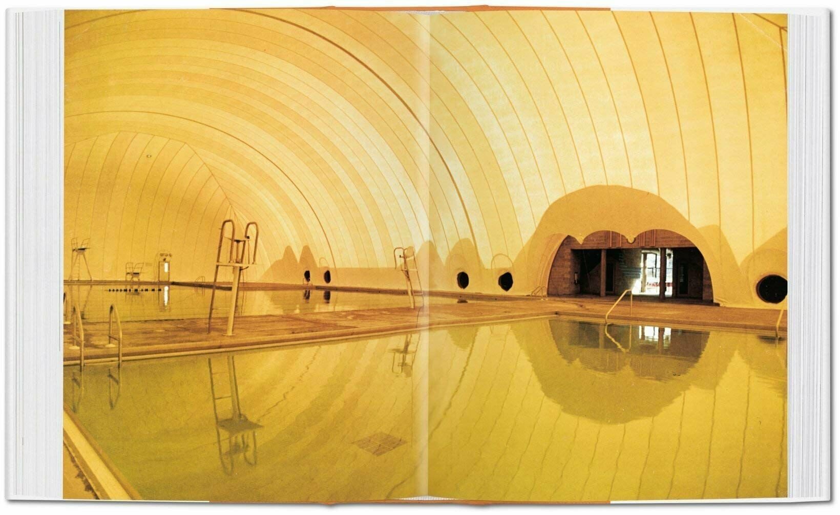 Decorative Art 70s / Дизайн 70‑х: от диско и футуризма до постмодерна. — фото 1