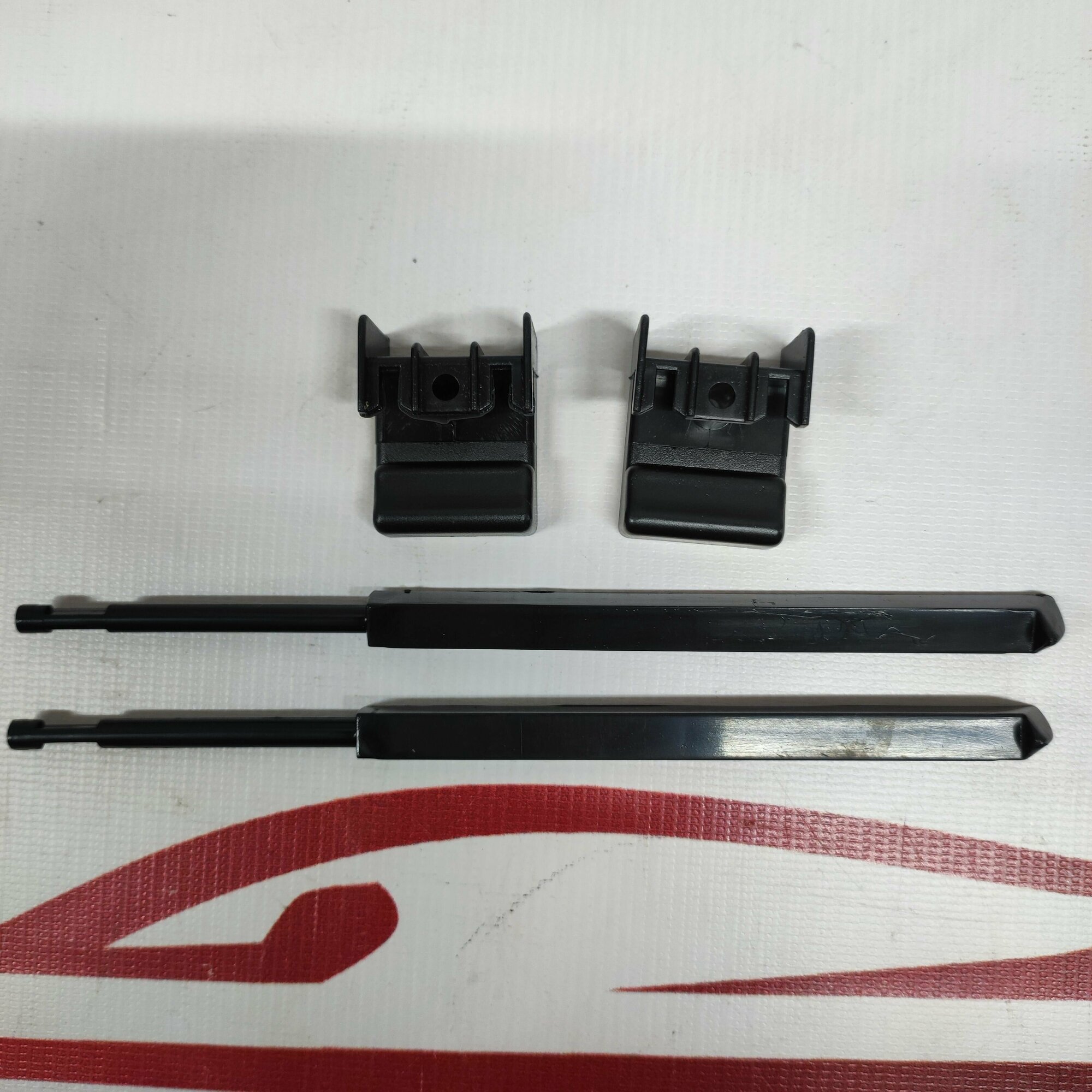 Рем комплект крышки вещевого ящика (бардачка)для 2110 старая панель.