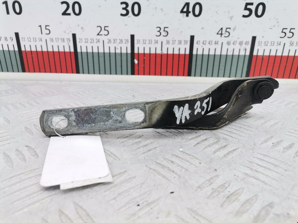 Петля капота правая Volkswagen Golf 3 1H0823302A арт. 2071168