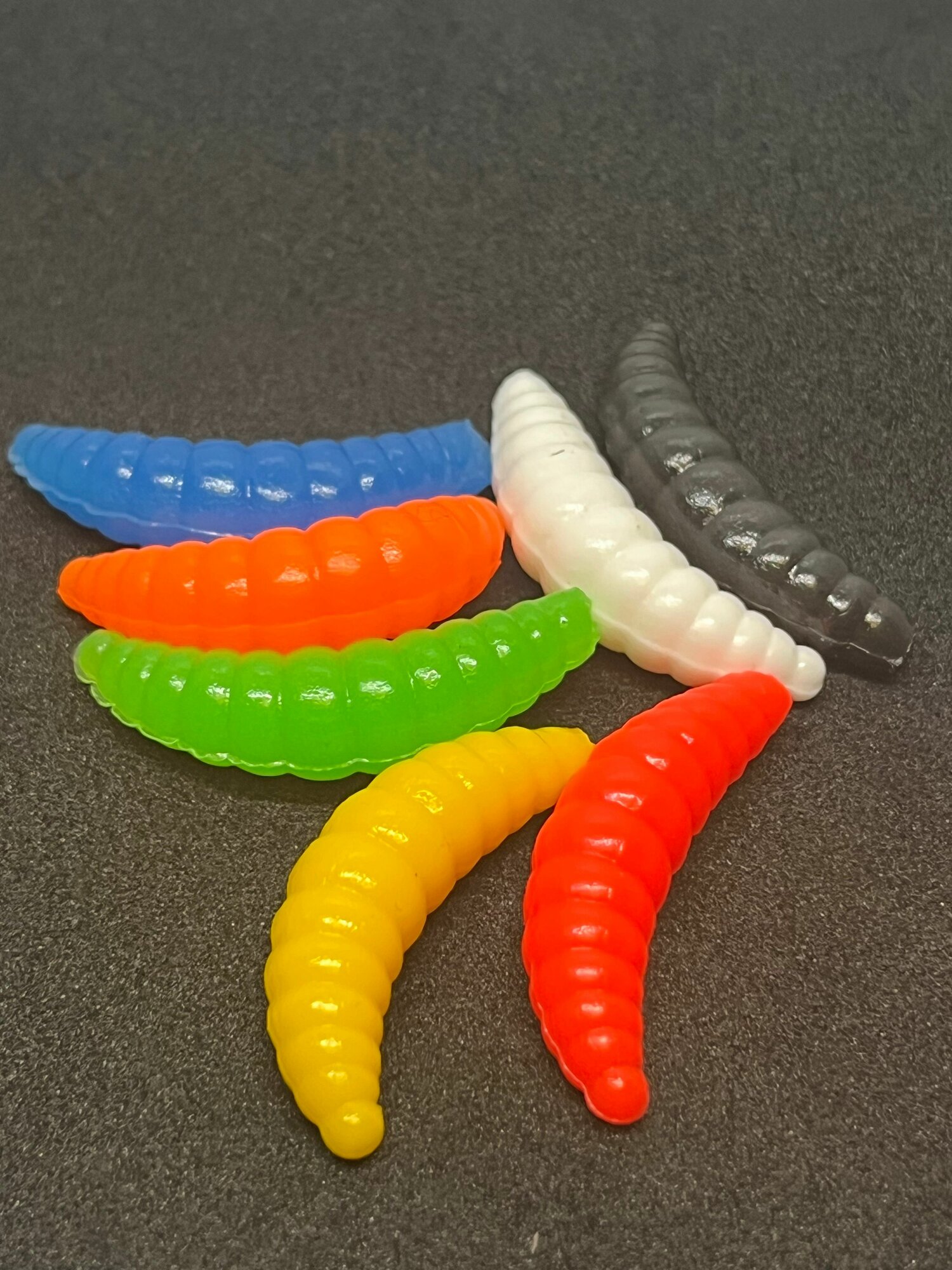 Съедобная, плавающая силиконовая приманка. Maggot 1.3 микс