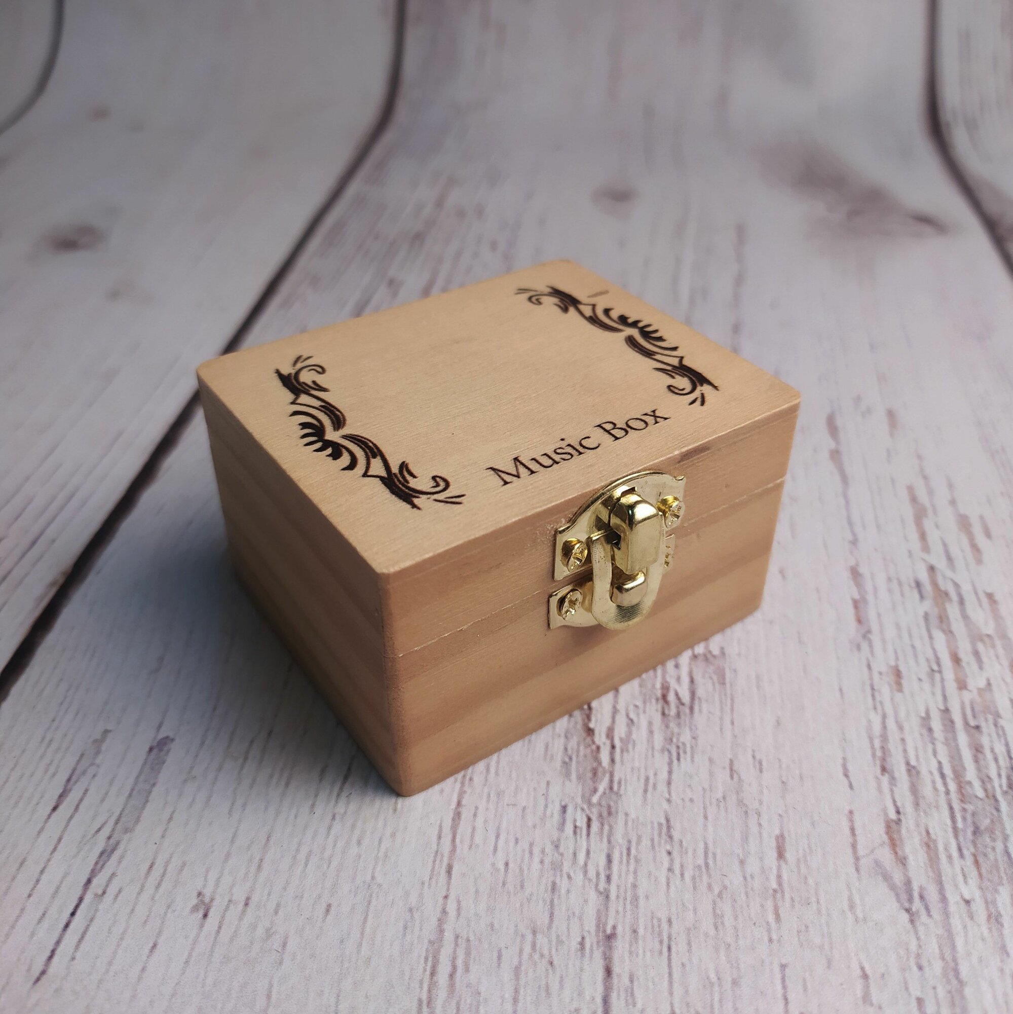 Музыкальная деревянная шкатулка-шарманка Music Box светлая с мелодией CANON