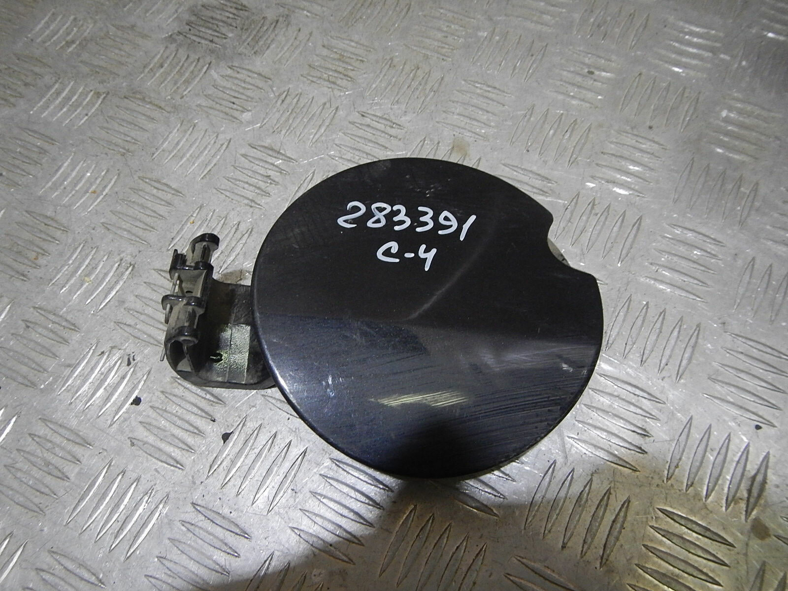 Б/У Лючок бензобака, Citroen (Ситроен)-C4 (04-) CITROEN C4 (04-11) Царапины. 283391 Peugeot-Citroen арт. 9650817777