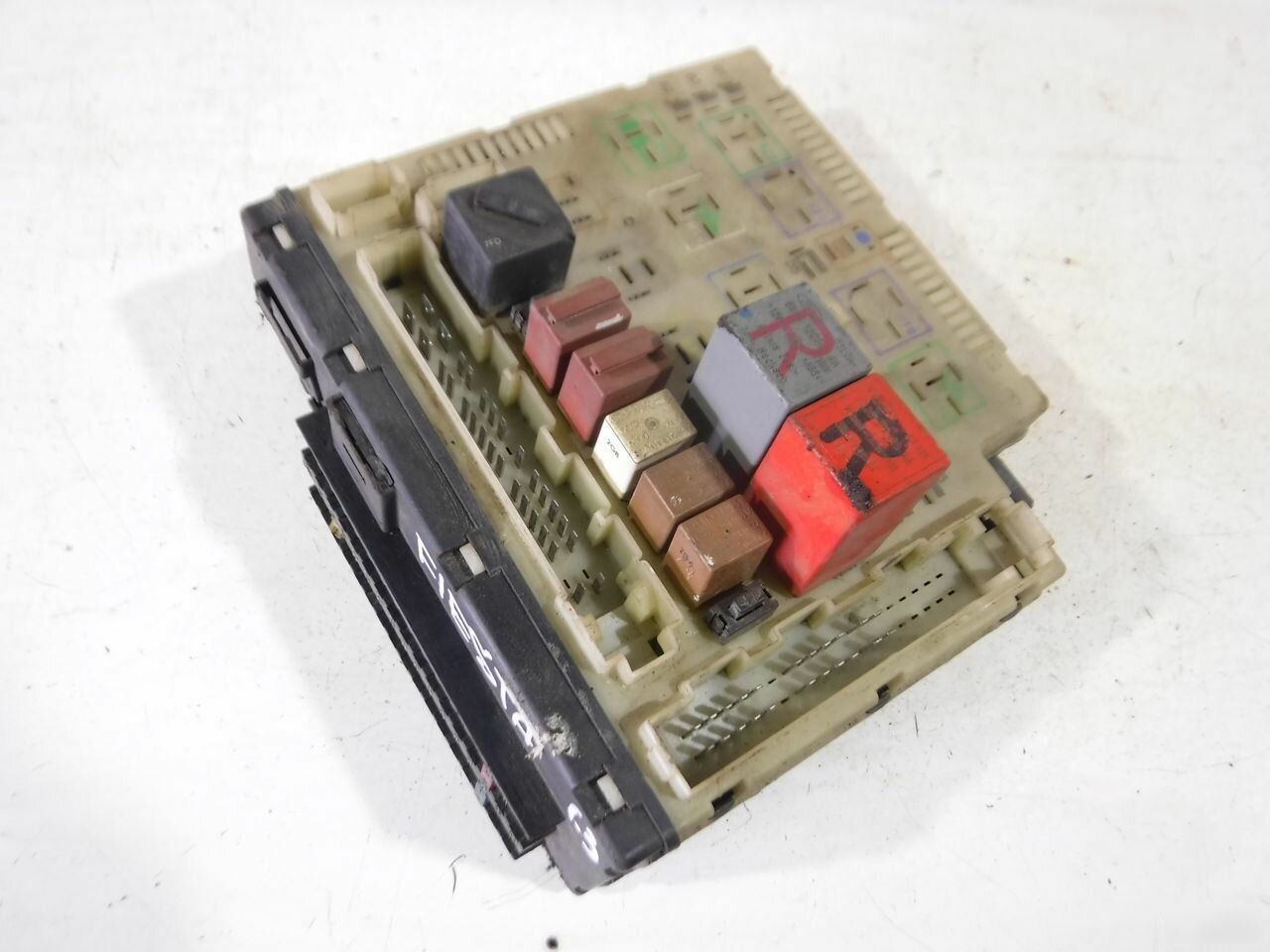 Блок предохранителей Ford Fiesta Mk4 (1995—1999) 94FG14A073