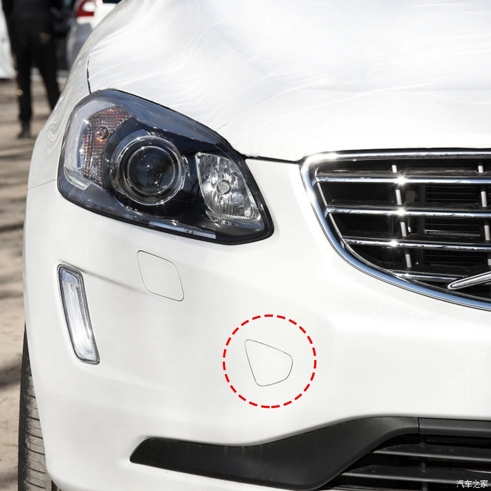 Бампер передний Volvo XC60 2014-2017, Crystal White R, 31323767