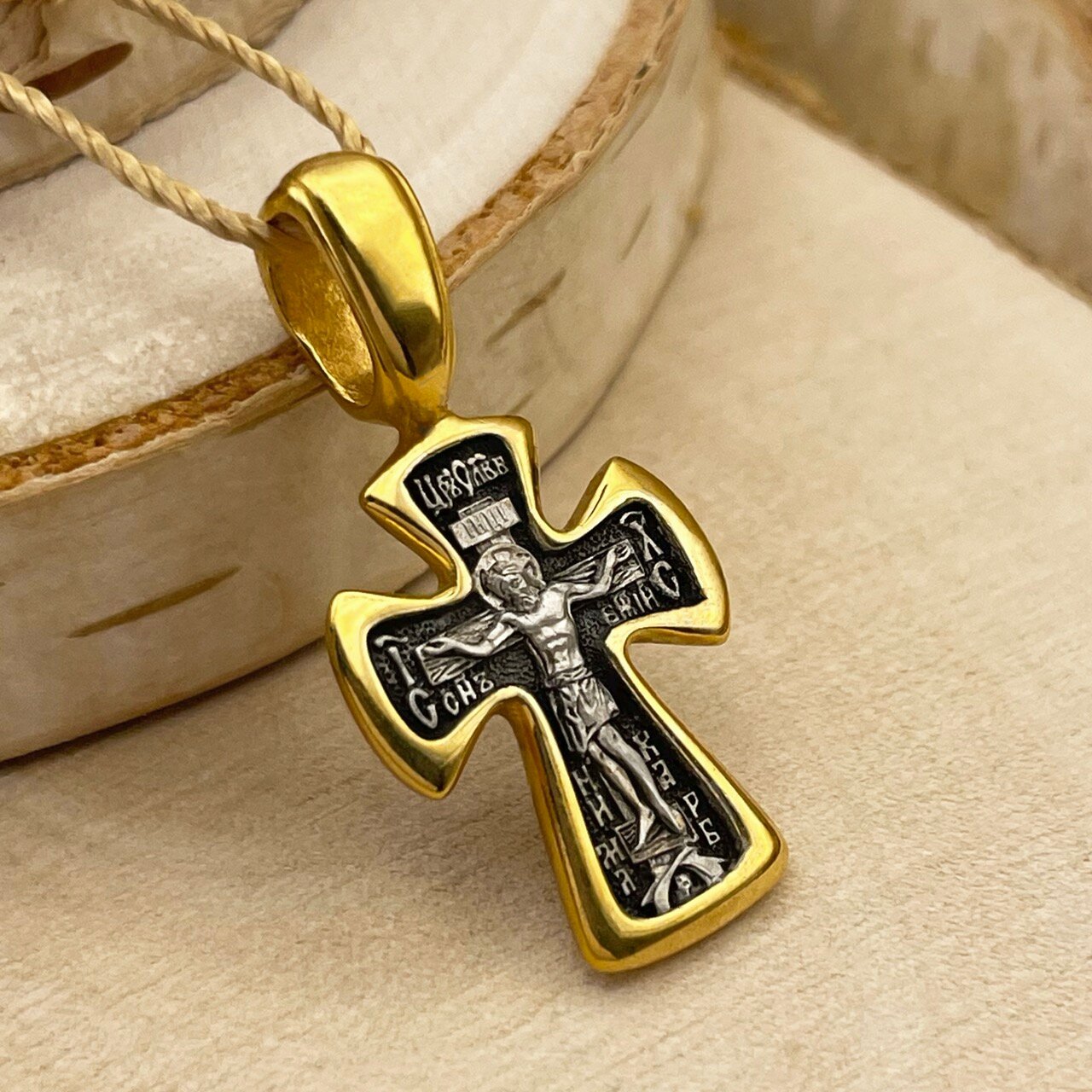 Крестик, серебро, 925 проба, оксидирование, золочение, чернение