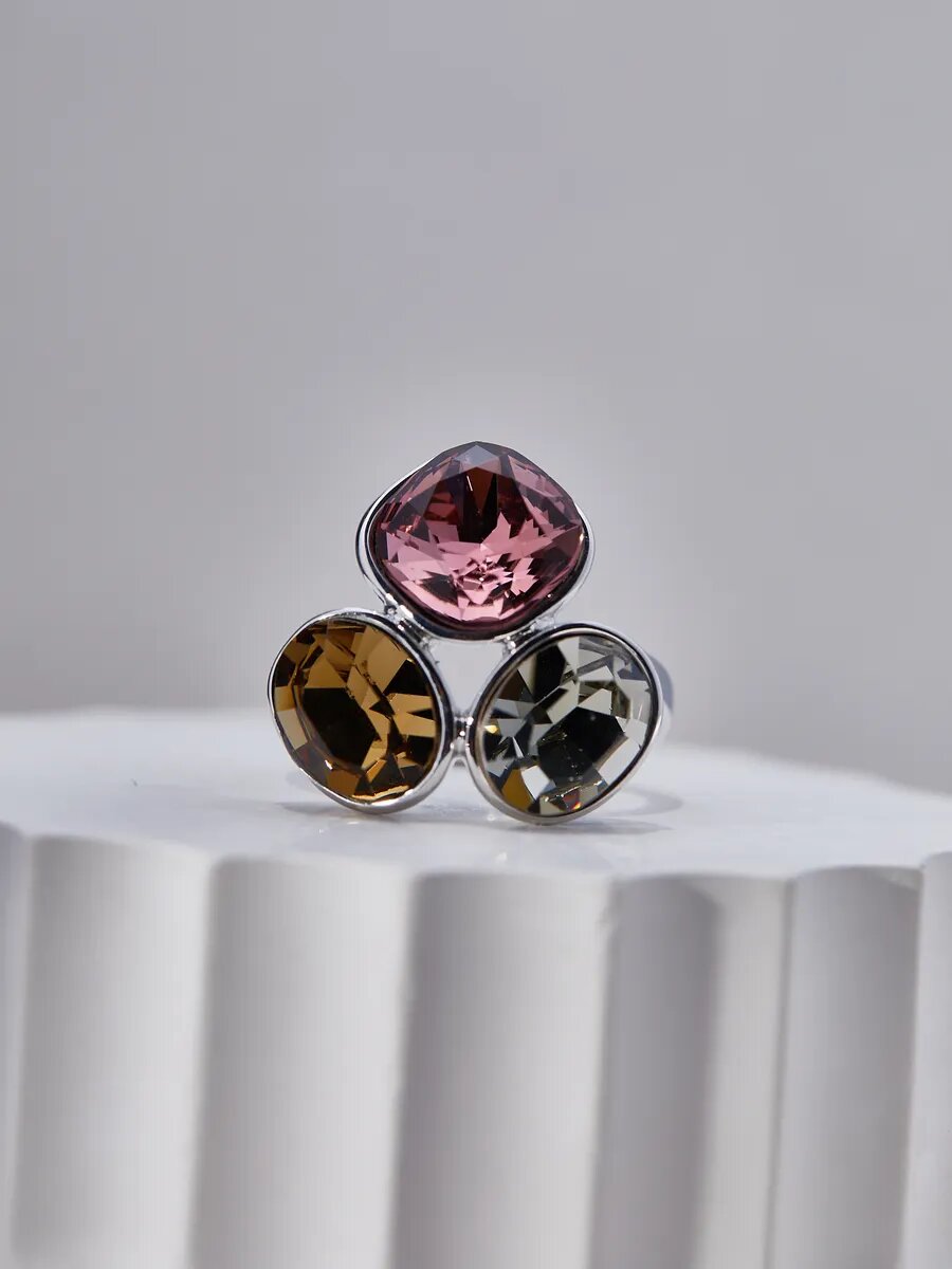 Кольцо, кристалл, циркон, кристаллы Swarovski, фианит, безразмерное, белый, серый, красный, желтый, бежевый — фото 1