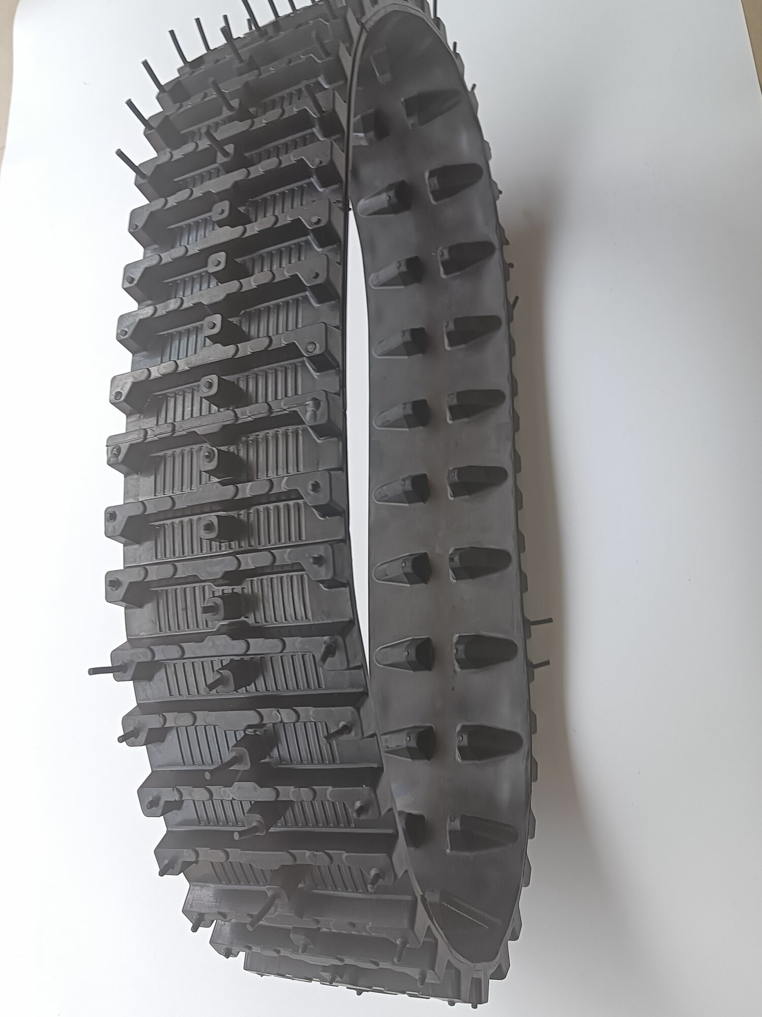 Гусеница снегоуборщика универсальная (ширина-118*60*23/ 115 *60* 23 мм)