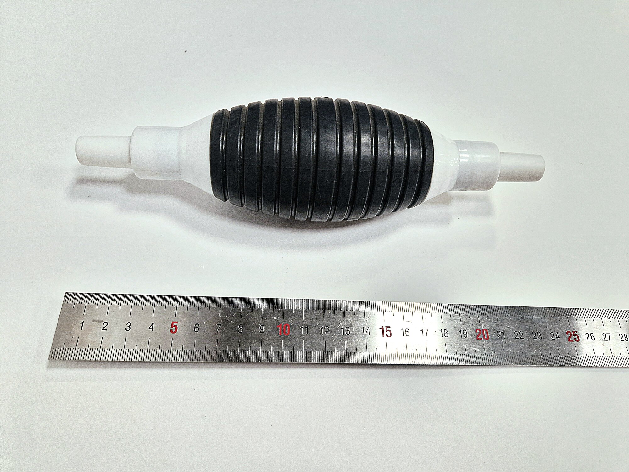 Ручной насос груша для перекачки топлива , резиновый , L = 23,5 см, d = 15 мм