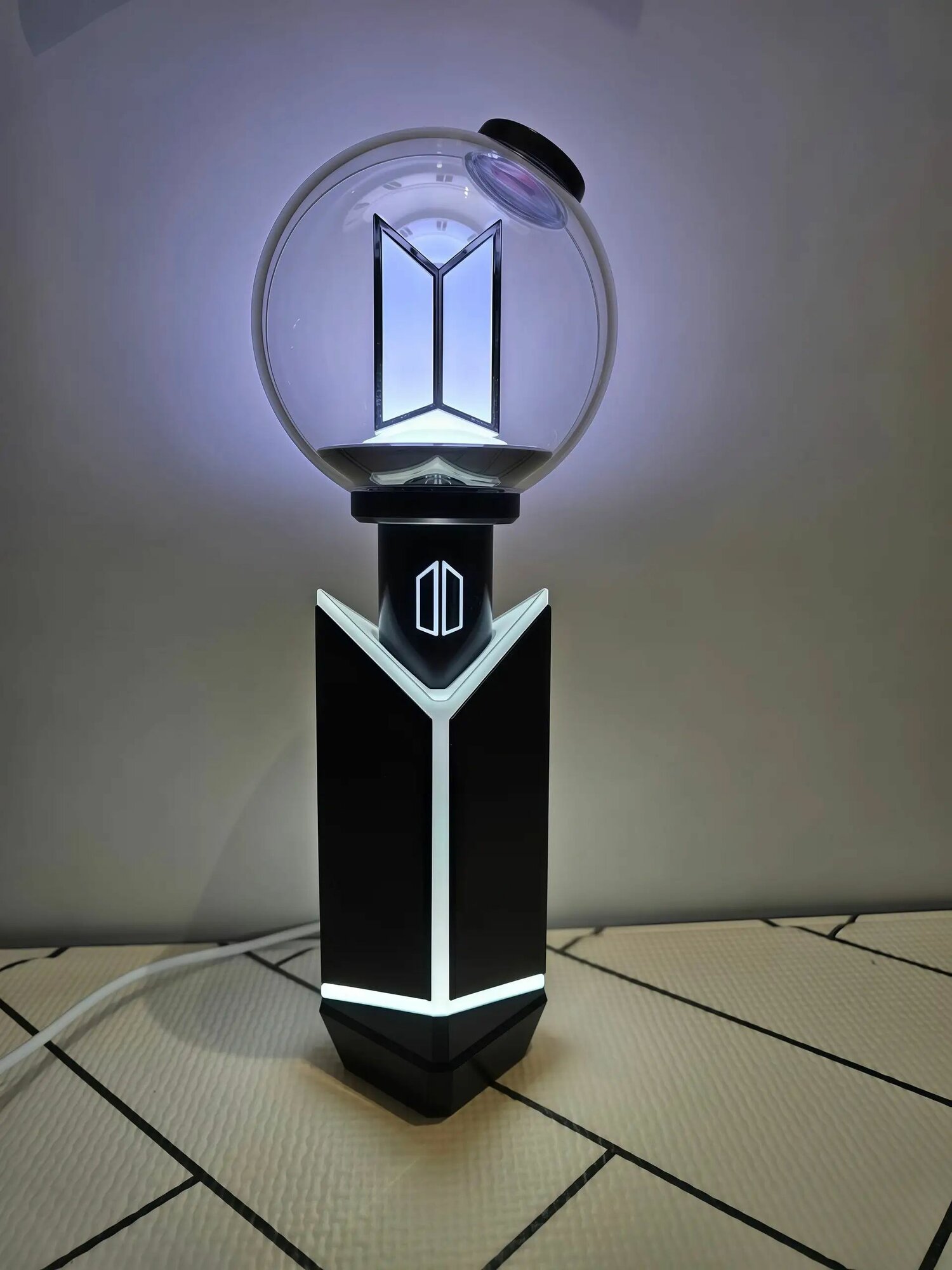 Фандам BTS Army Bomb ver.4 + подставка для хранения светового стика
