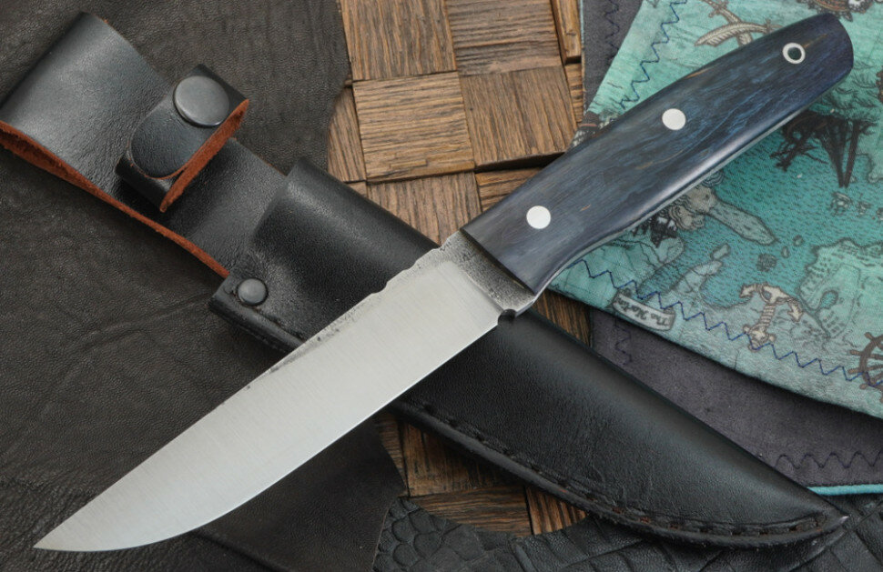 Кузница Ёж нож Двина, сталь Sandvik 12C27, рукоять синяя стабилизированная карельская береза