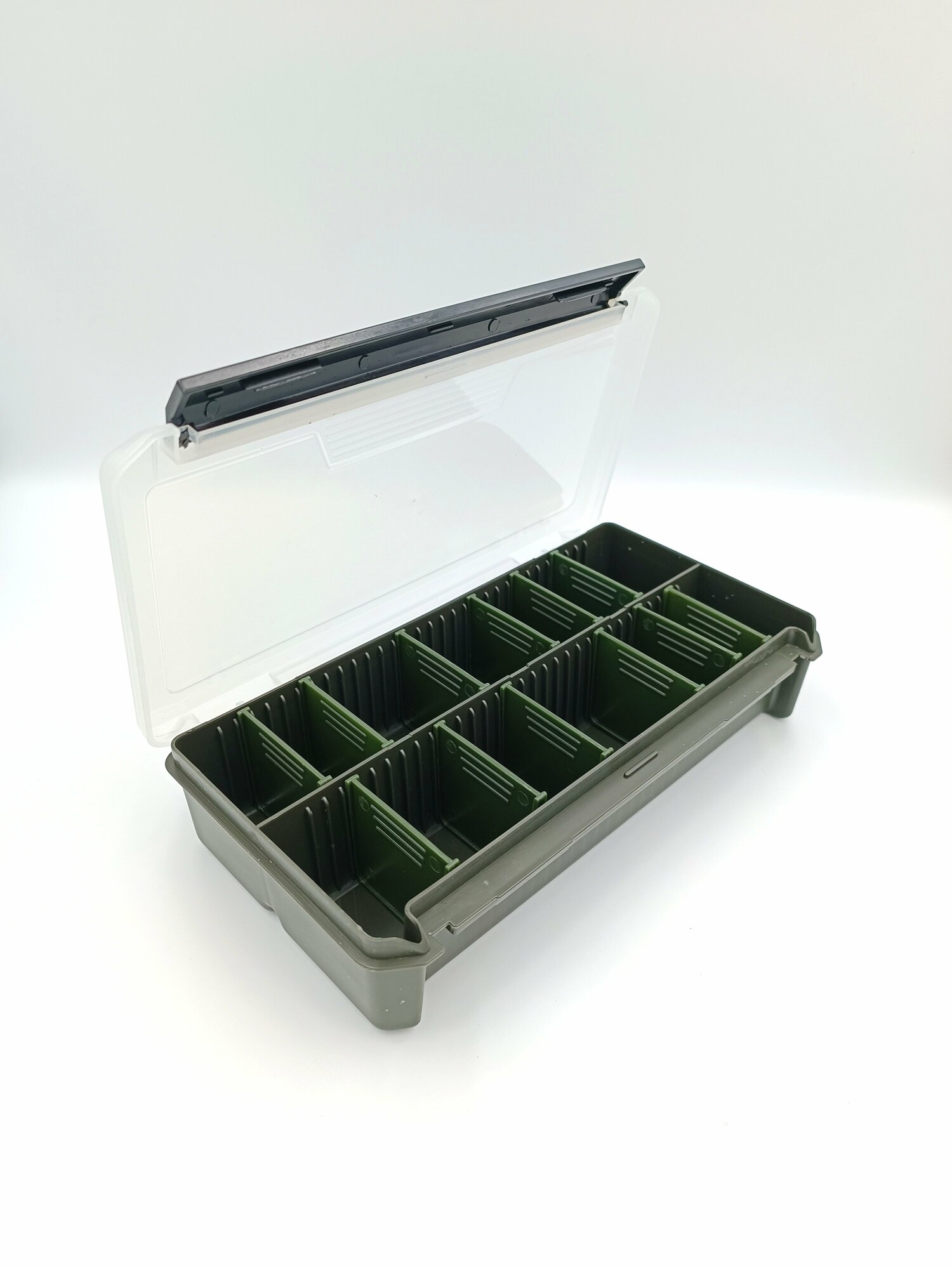 Коробка для приманок, блесен, воблеров и силикона и других принадлежностей, цвет хаки зеленый 23 х12,5 х 5 см