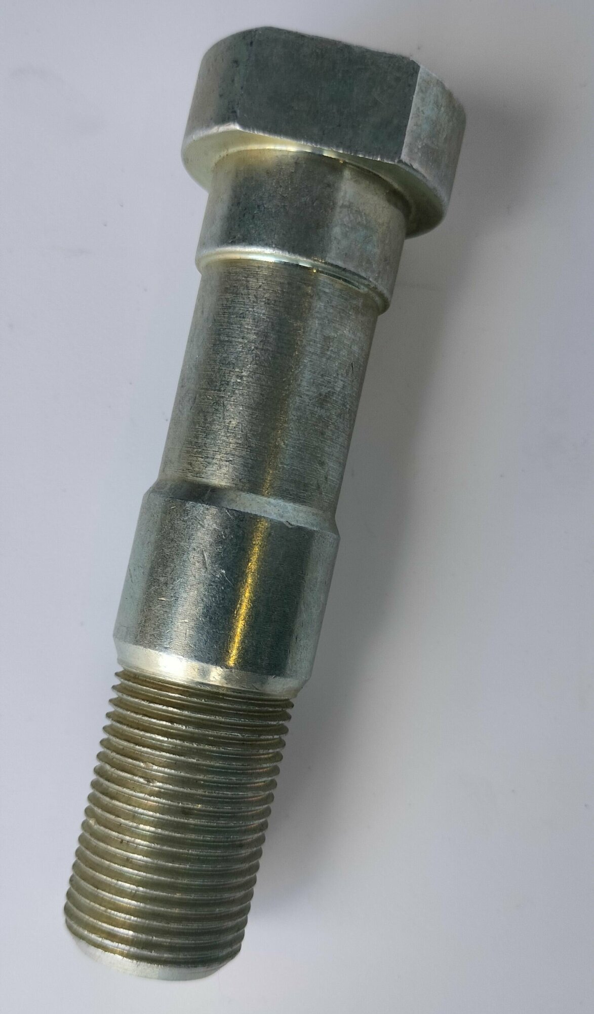 Правый болт переднего колеса для ПАЗ 3206