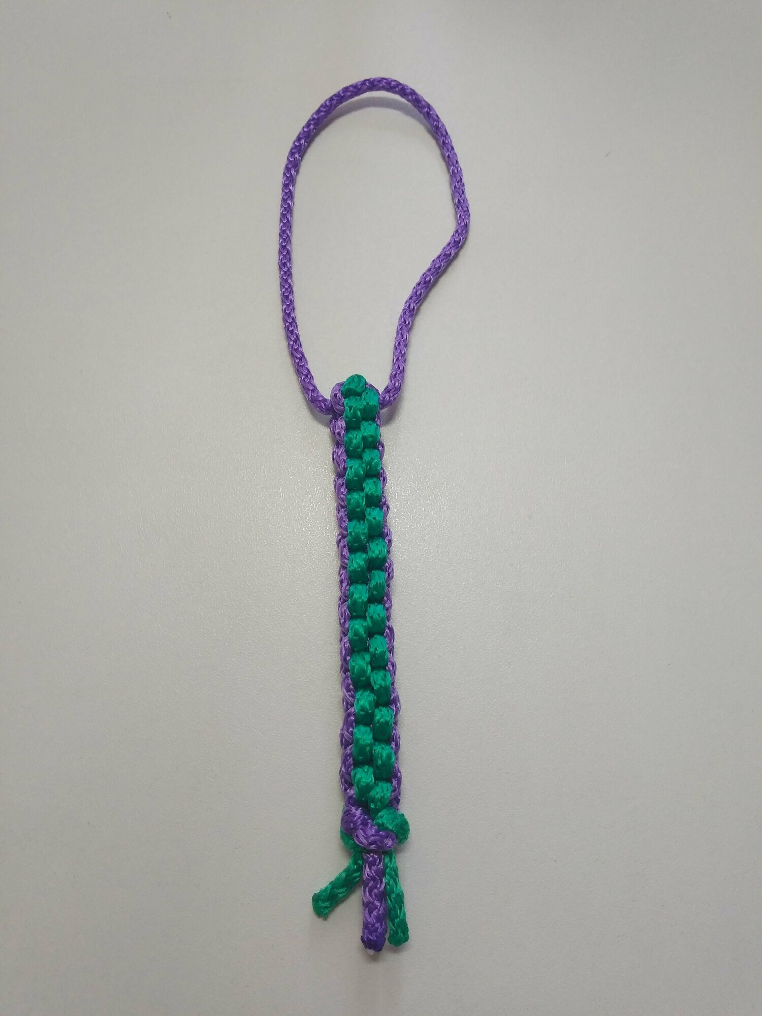 Темляк Pine Art Square Stitch, для многофункциональных ножей, фиолетовый/зеленый,