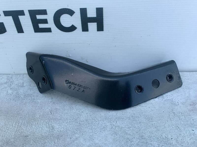 Кронштейн усилителя переднего бампера правый Mercedes Benz W204 S204 X204 A2046200285