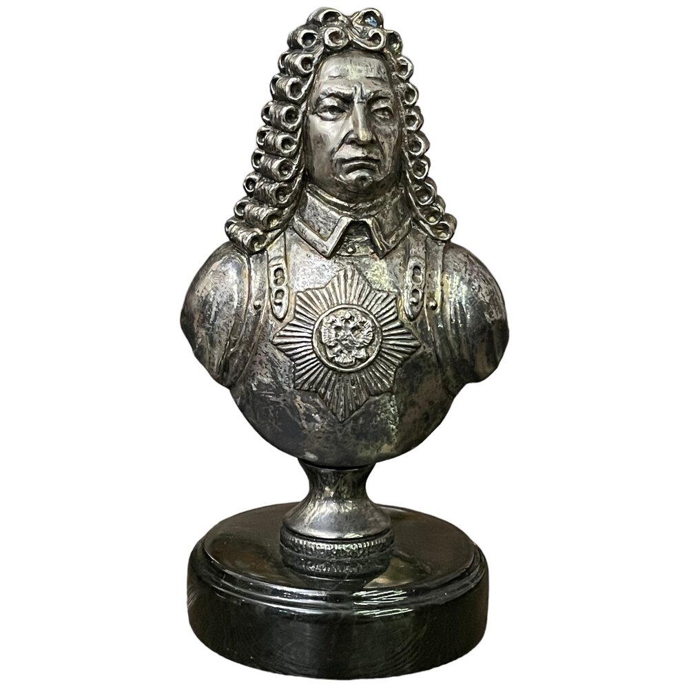 Металлический бюст на каменном постаменте "П. И. Ягужинский" 1990-2000 гг. автор Акимов, Россия