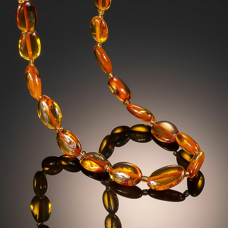 Удобная цепочка-держатель для очков из натурального коньячного янтаря