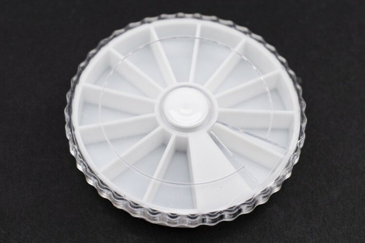 Контейнер для мелочей круглый 12 ячеек, диаметр 6,5см, высота 1,2см, цвет белый, пластиковый, 1005-091, 1шт